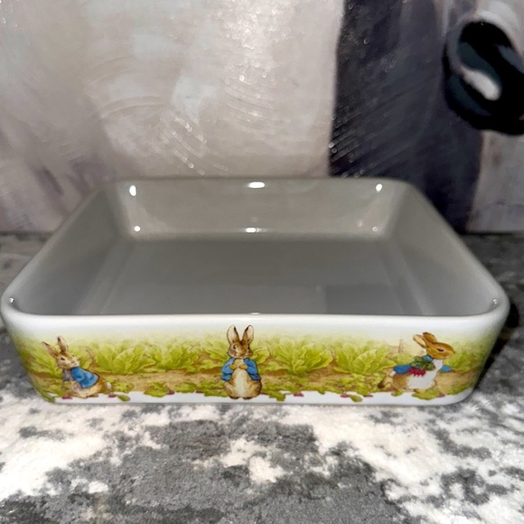 Peter Rabbit | Dining | Peter Rabbit Square Baking Pan | Poshmark